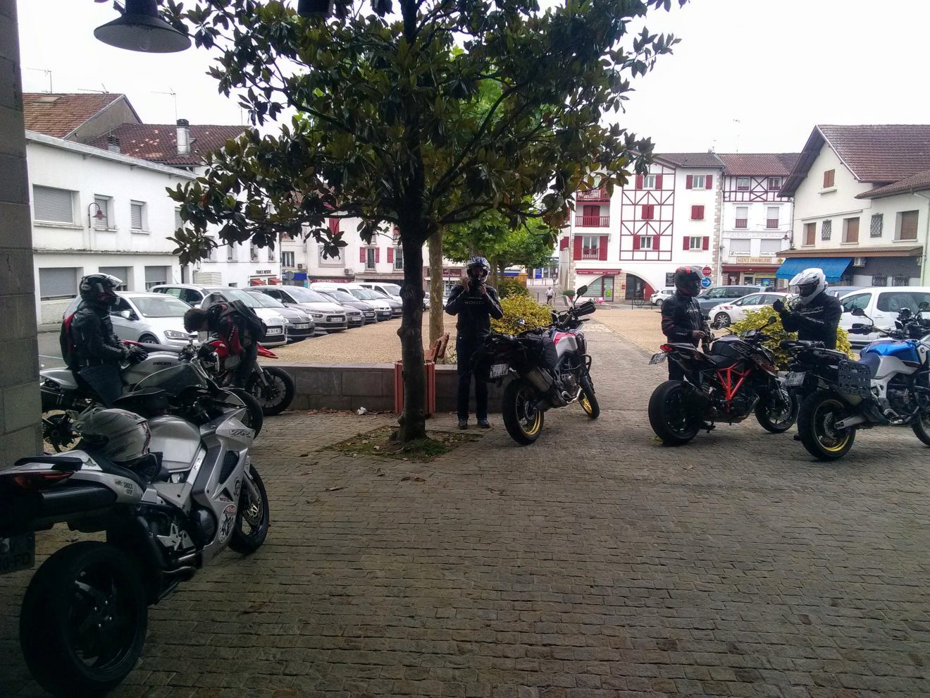 Stage route et circuit avec Serge Nuques au Pays Basque - Viedemotard.fr